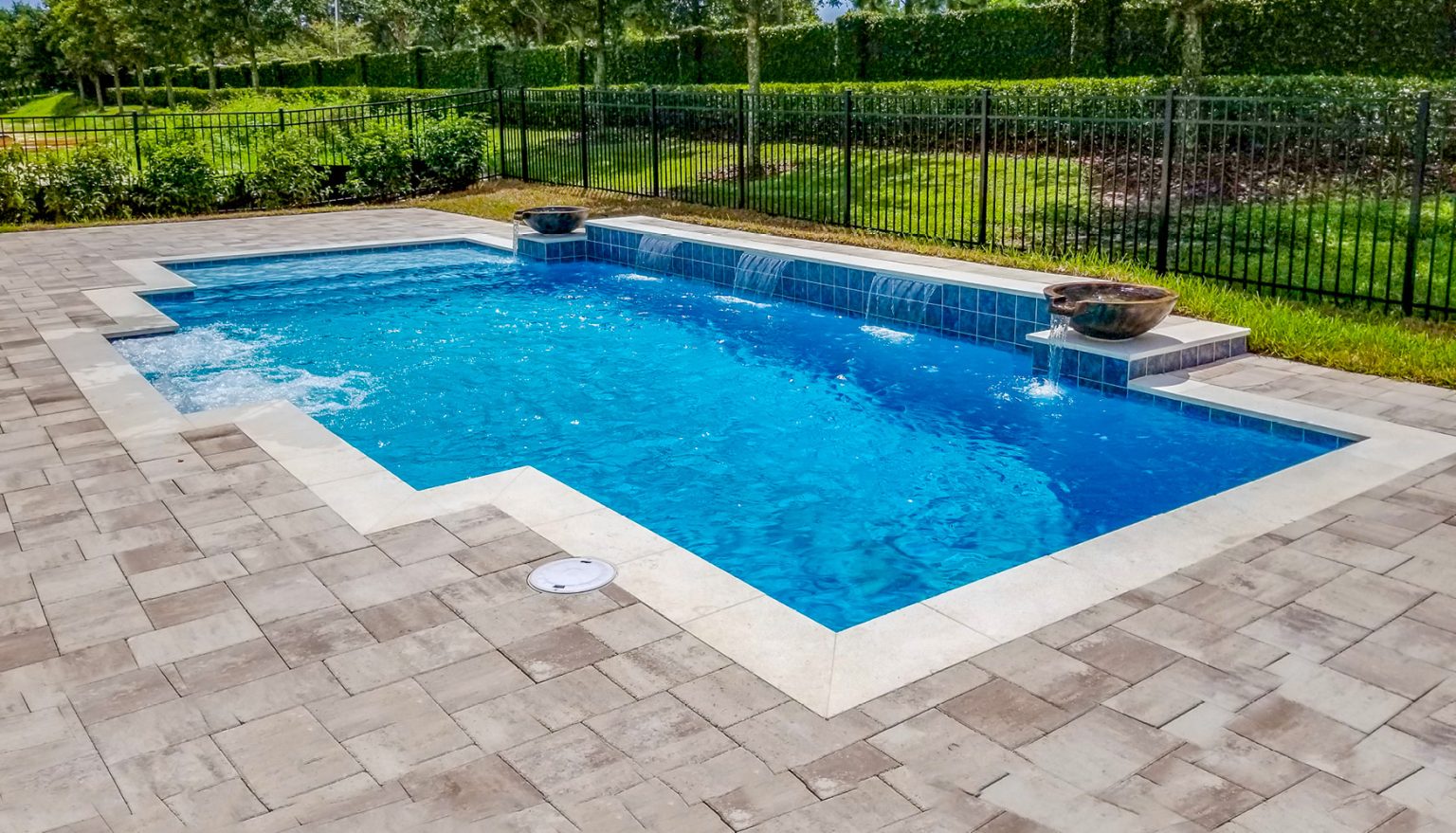 Use Ozone to Reduce the Amount of Chlorine in Your Pool – Oxidation ...
